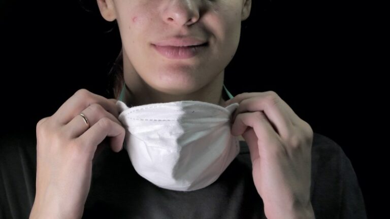 Can Wearing Masks Cause Fungal Infection? - MEDizzy Journal